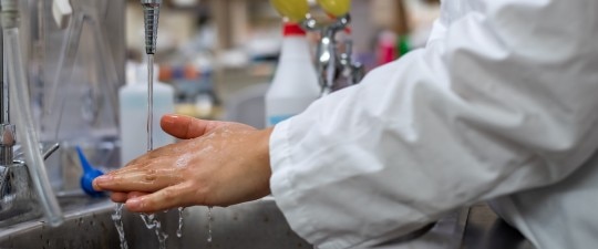 How to prevent contamination in the cell culture lab - Eppendorf Australia