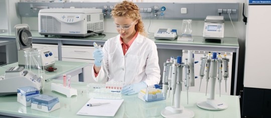 How to Pipette Small Volumes with Handheld Manual Pipettes - Eppendorf US