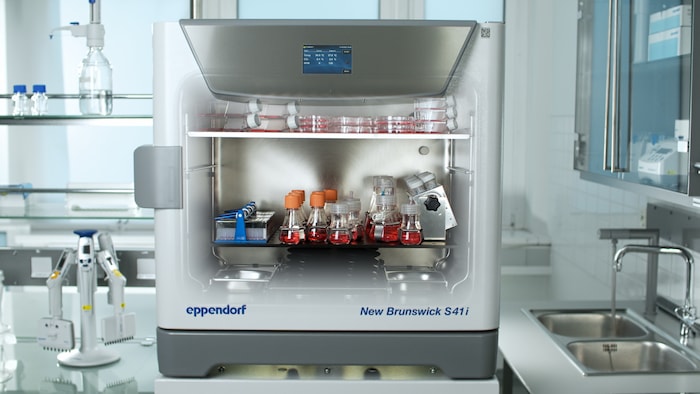 New Brunswick S41i - CO 2 Incubator Shaker