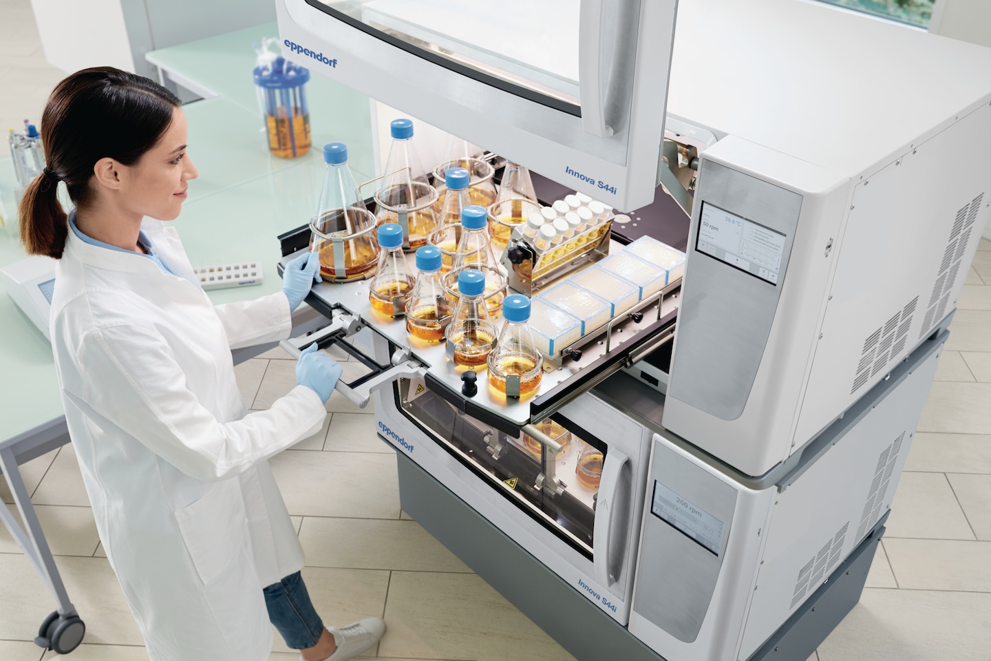 Innova® S44i - Stackable Incubator Shaker