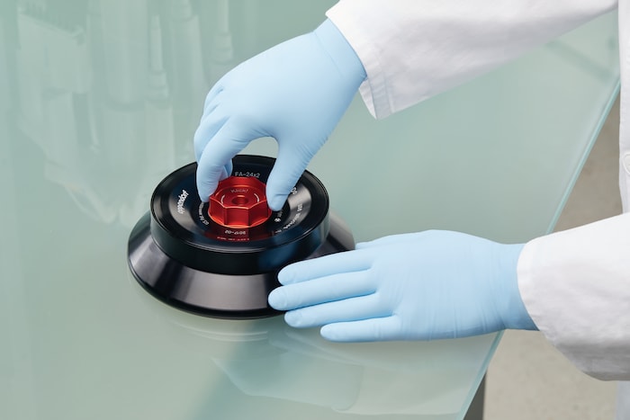 Centrifuge 5425/5425 R | The 24-place Lab Standard