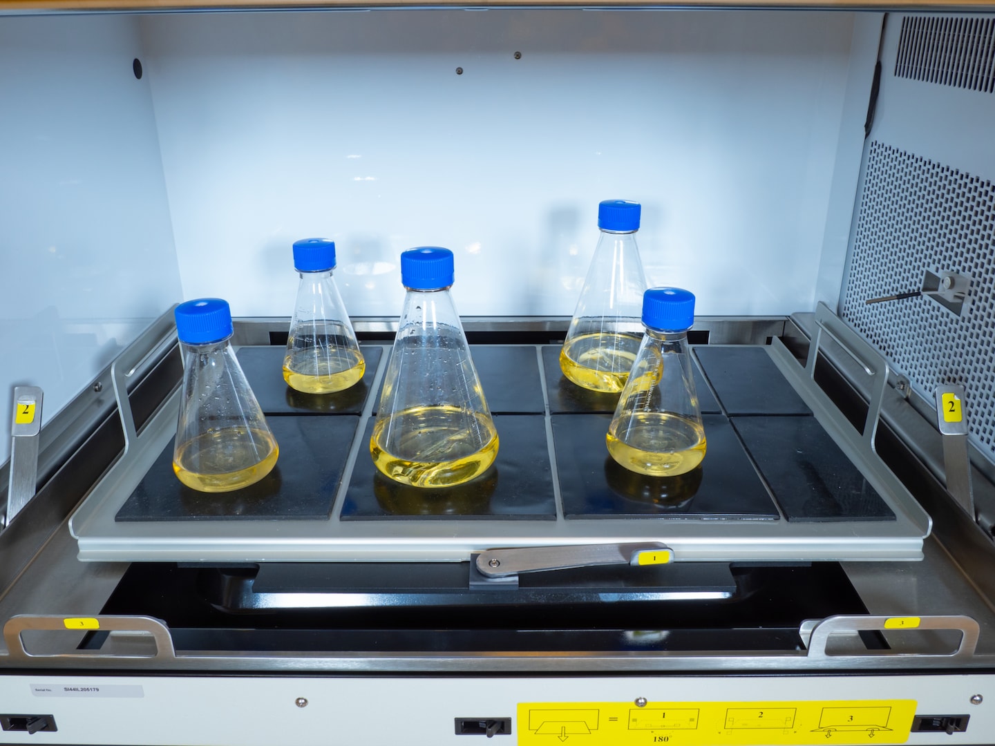 New Brunswick Innova® 44/44R - Stackable Incubator Shaker