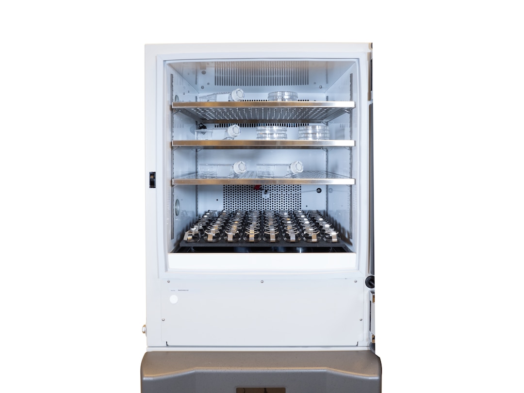 New Brunswick Innova® 42/42R - Stackable Incubator Shaker